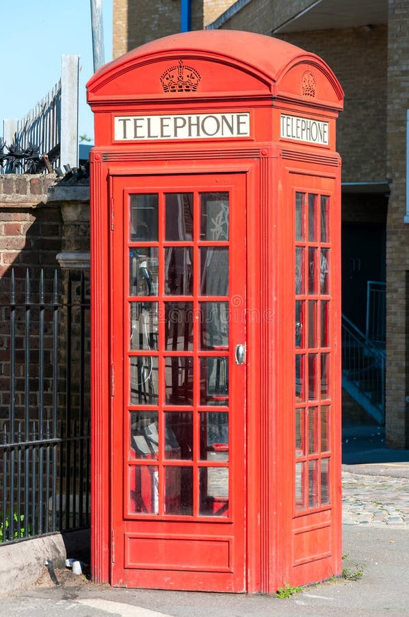 Traditionele Oude Stijl Britse Rode Telefoondoos Stock Afbeelding ...