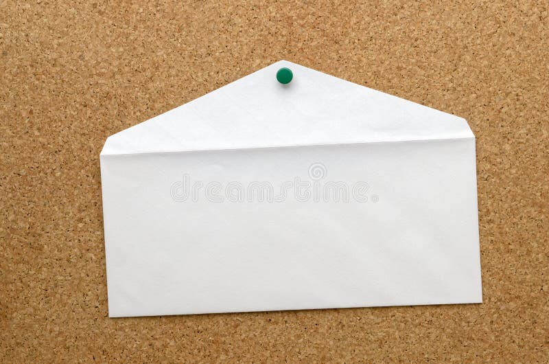 Boeket Van Rode Rozen Op Een Houten Lijst Met Een Envelop En Een Lege ...