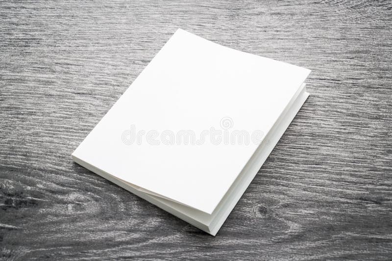 A4 Onecht Omhooggaand - Leeg Blad Van Document Op Een Houten ...