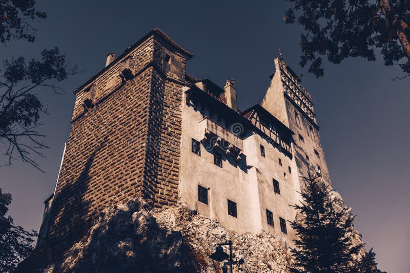 Legendario Castillo De Bran Dracula Castillo De Transylvania Imagen de ...
