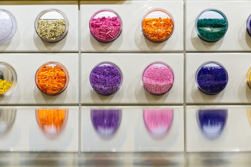 LEGO Bricks Displayed En LEGO Store Imagen de archivo editorial ...