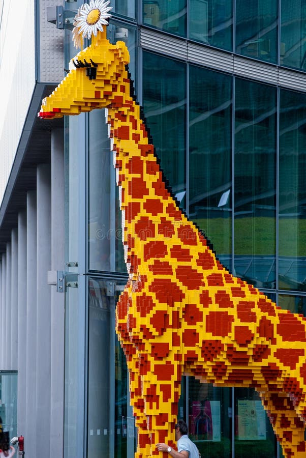 Lego Giraffe by Modern Building Editorial Photo - Image of detail ...