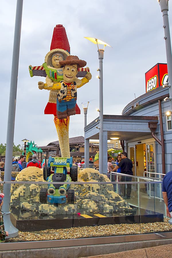 Lego Store at Disney Springs, Florida Redactionele Foto - Image of ...