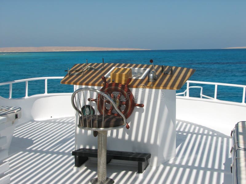 Leme De Um Navio Comercial Velho Leme Visto Do Cais De Foto de Stock ...