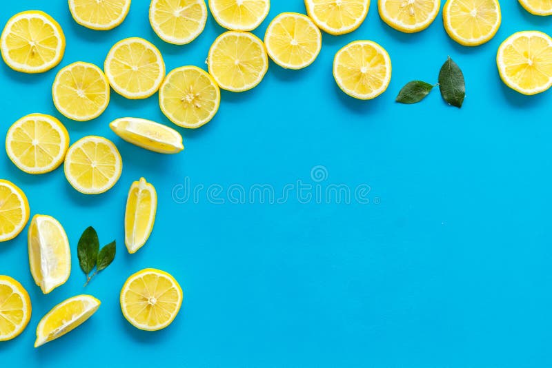 Lemon Frame. Sliced Citruses and Leaves on Blue Background Top View ...