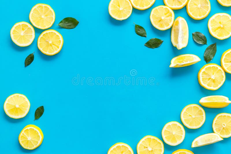 Lemon Frame. Sliced Citruses and Leaves on Blue Background Top View ...
