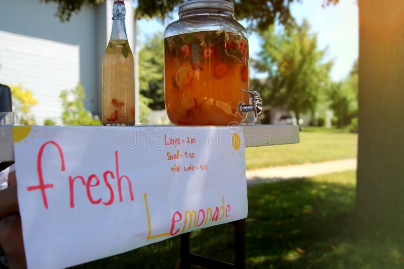 Lemonade Selling Outside . Lemonade Stand Stock Photo - Image of sell ...