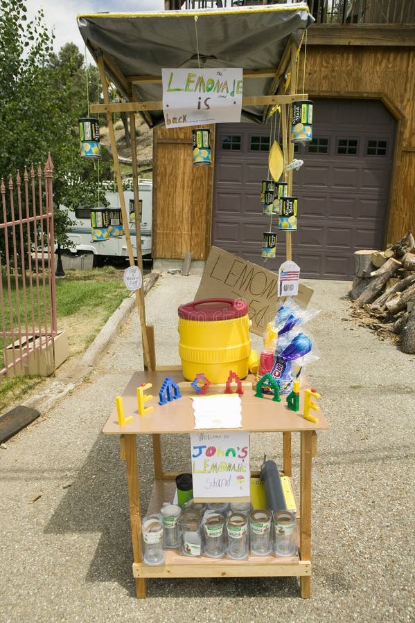 A lemonade stand editorial photography. Image of business - 23179572
