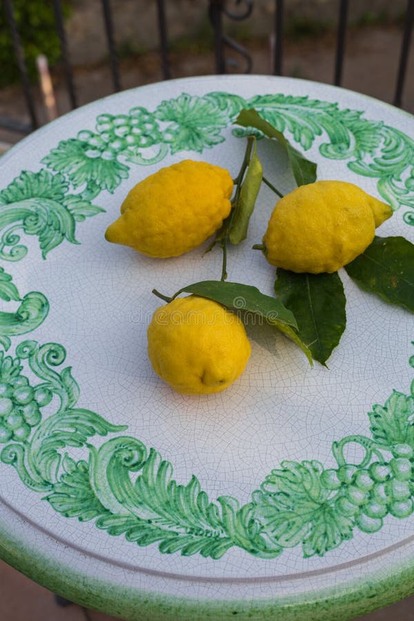 Lemons on Ceramic Table Pattern. Stock Photo - Image of ceramic, juicy ...