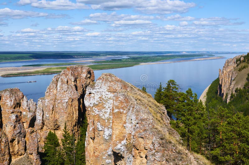 Pilastri Di Lena, Riva Del Fiume Lena, Jakuzia Immagine Stock ...
