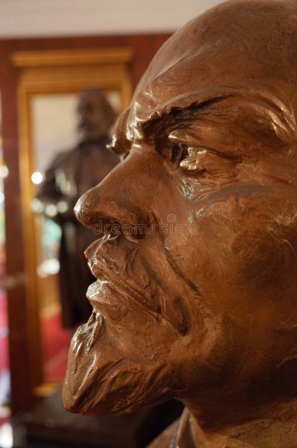 Lenin editorial stock photo. Image of bust, bronze, communism - 57281033