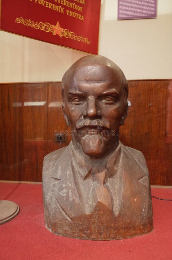 Lenin statue editorial stock photo. Image of sculpture - 58699403