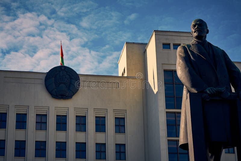 Lenin Statue at Front of Belarus House of Government Editorial Photo ...