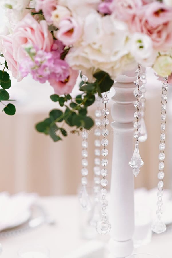 The Lens Chains Complement the Flower Composition on the Wedding Table ...