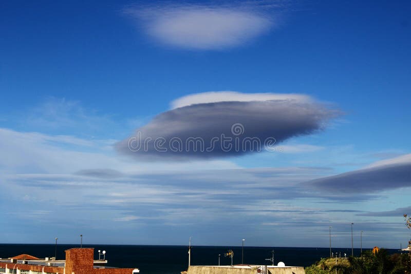 Lens Shaped Cloud with the Sea in the Distance Stock Image - Image of ...