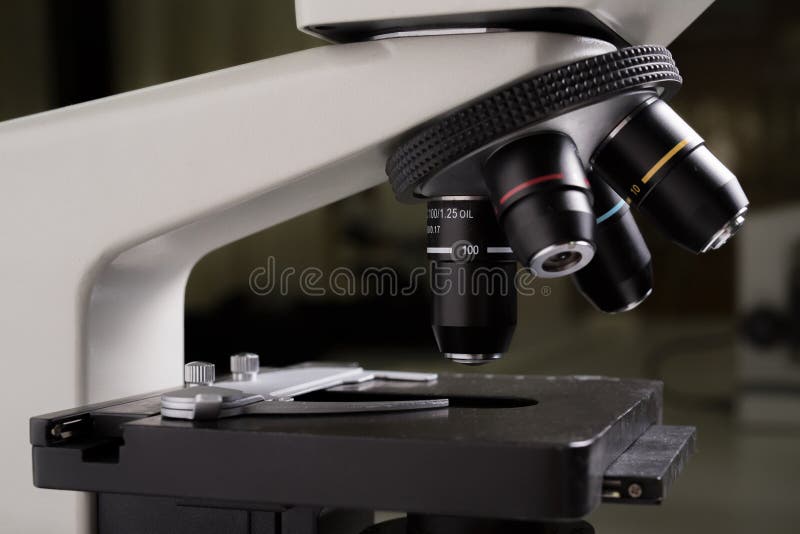 Lentille De Microscope De Laboratoire Image stock - Image du ...