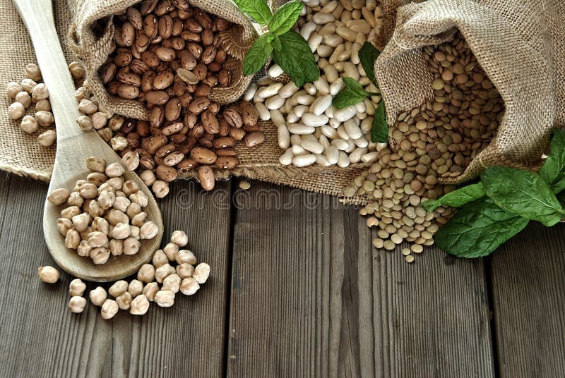 Lentilles, Pois Chiches, Haricots Rouges Image stock - Image du tissu ...
