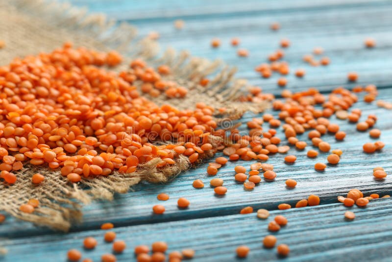 Lentilles rouges image stock. Image du haricot, nutritif - 64332455