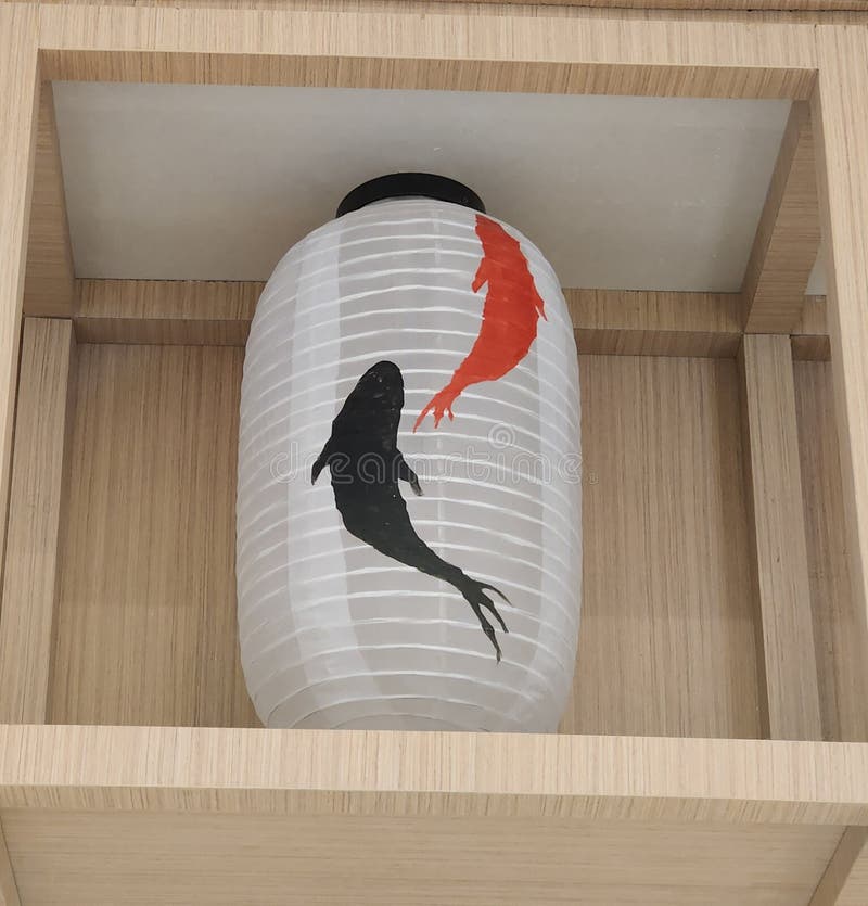 Lentina Con Peces Negros Y Rojos Foto de archivo - Imagen de muebles ...