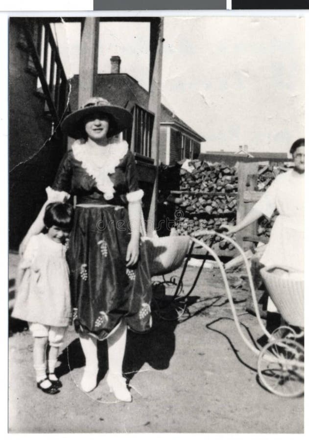 Leona Gordon And Her Niece, Anita, In Ely Picture. Image: 222532018