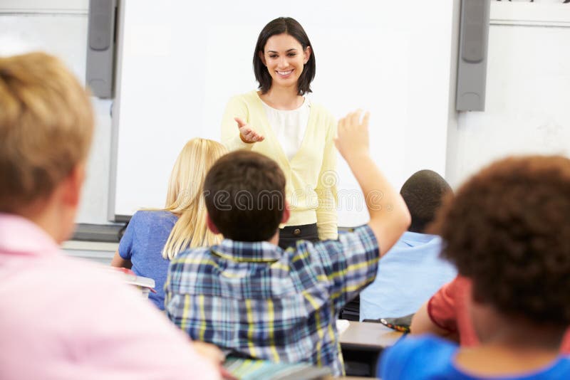 Leraar Standing in Front of Class Asking Question Stock Foto - Image of ...