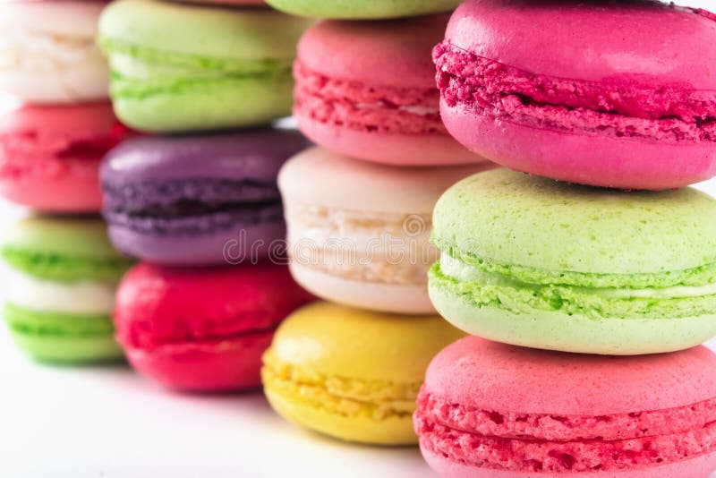 Les Biscuits Ronds D'une Couleur Différente Se Situent Dans Une Rangée ...