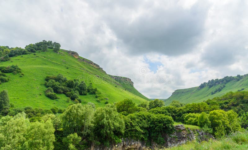 Collines Photos Stock - Téléchargez 135,401 Photos libres de droits