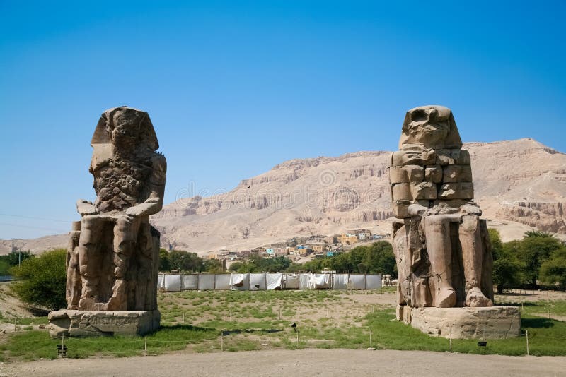 Les colosses de Memnon image stock. Image du repère, géant - 70753781
