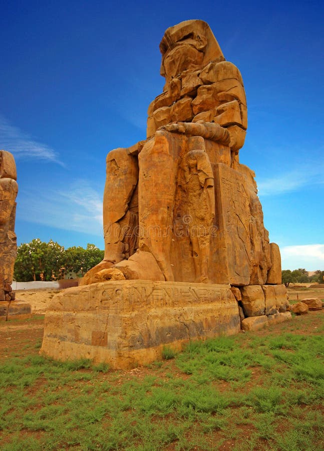 Les Colosses De Memnon, Louxor, Egypte Photo stock - Image of course ...