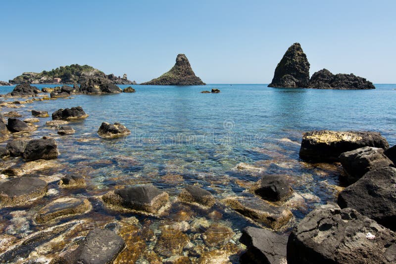 Îles de cyclopes, Italie photo stock. Image du éolien - 124397052