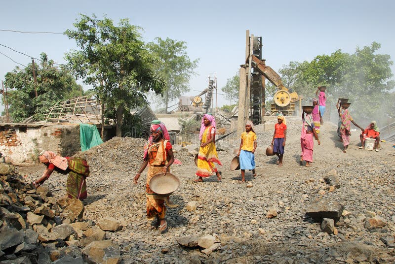 Les Femmes Travaillent En Inde Image éditorial - Image du désastre ...