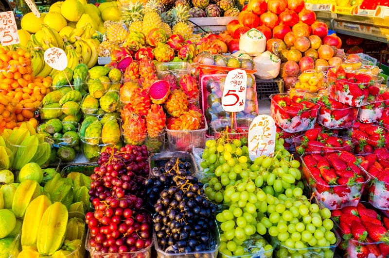 Les fruits frais photo éditorial. Image du fraise, épicerie - 71360111