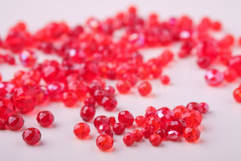 Les Gemmes De Bijoux Perle La Couleur Rouge Photo stock - Image du ...
