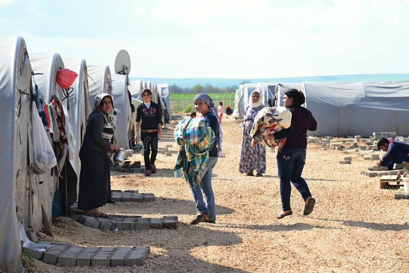 Les Gens Dans Le Camp De Réfugié Image éditorial Image Du Réfugié