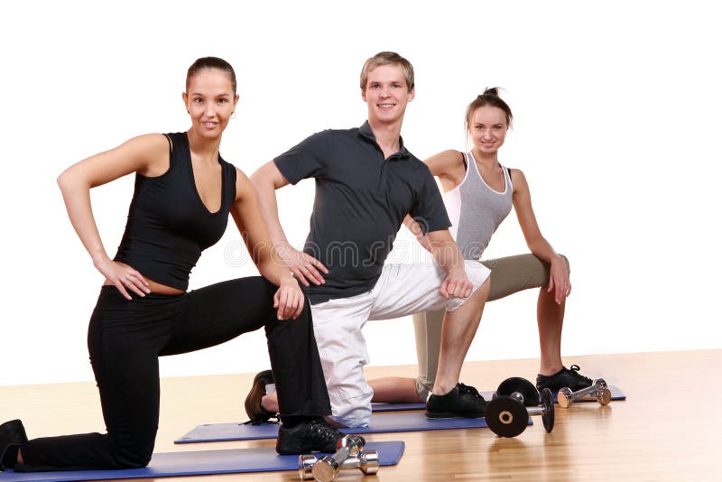 Les Gens Groupent Faire Des Exercices De Forme Physique Photo stock ...