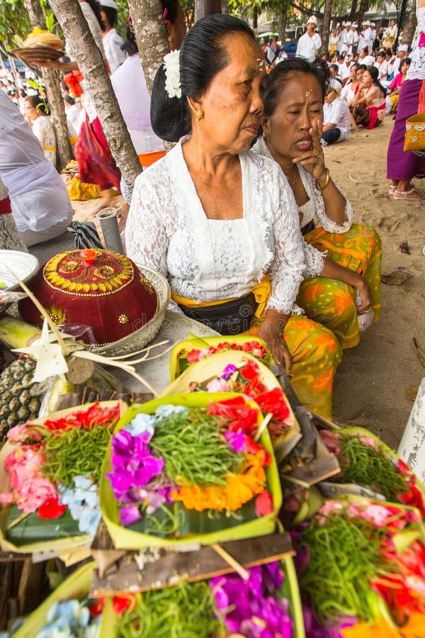 Les Gens Pendant Le Rituel De Melasti Photographie éditorial - Image du ...