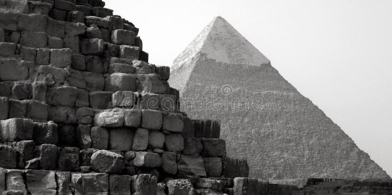 Les Grandes Pyramides Iconiques De Gizeh, Egypte Image stock - Image du ...