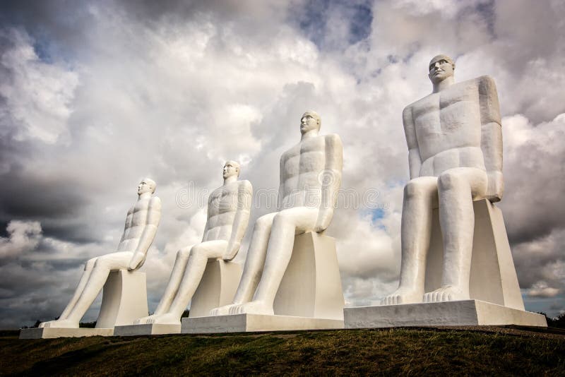 Les Hommes Au Monument De Mer Dans Esbjerg, Danemark Image éditorial ...