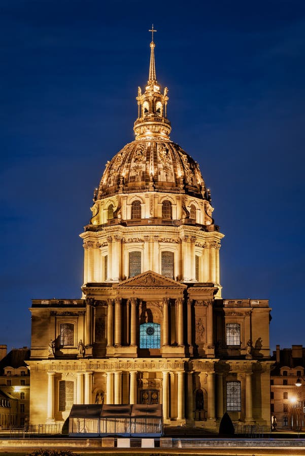 Les Invalides a Parigi Alla Notte Immagine Editoriale - Immagine di ...