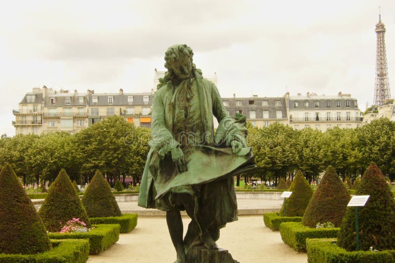 Les Invalides - park editorial stock photo. Image of famous - 77403053