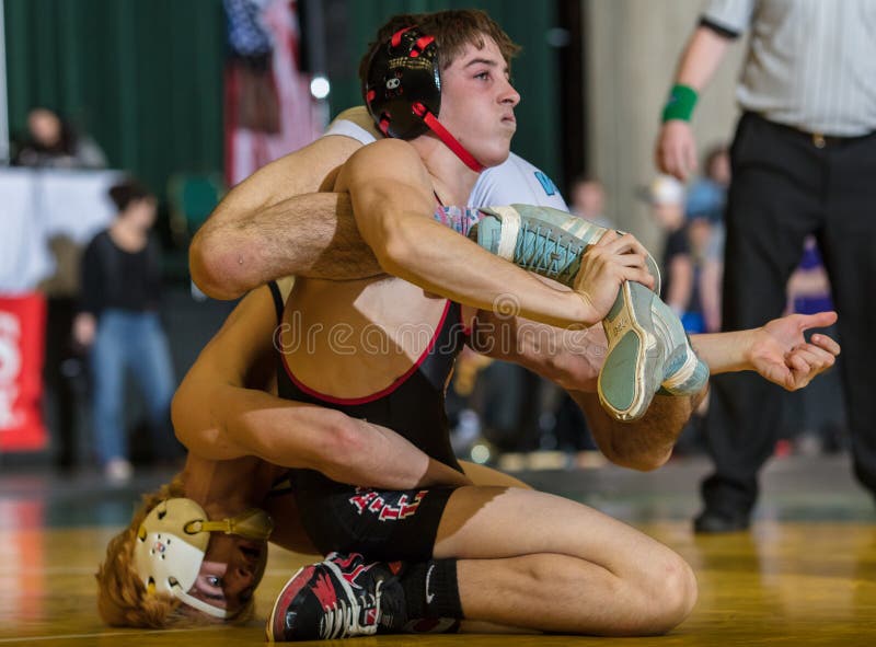 Les lutteurs concurrencent image éditorial. Image du nordique - 87627635