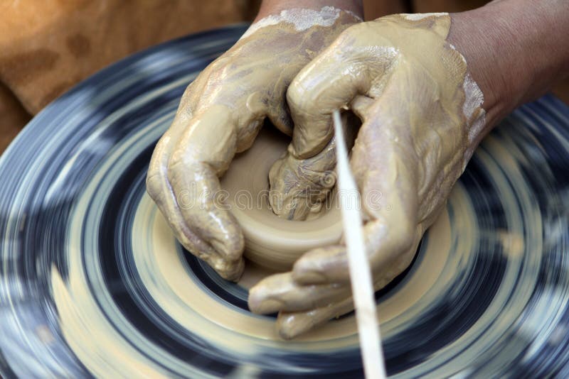 Les Mains Du Potier Au Travail Image. Image: 7974937