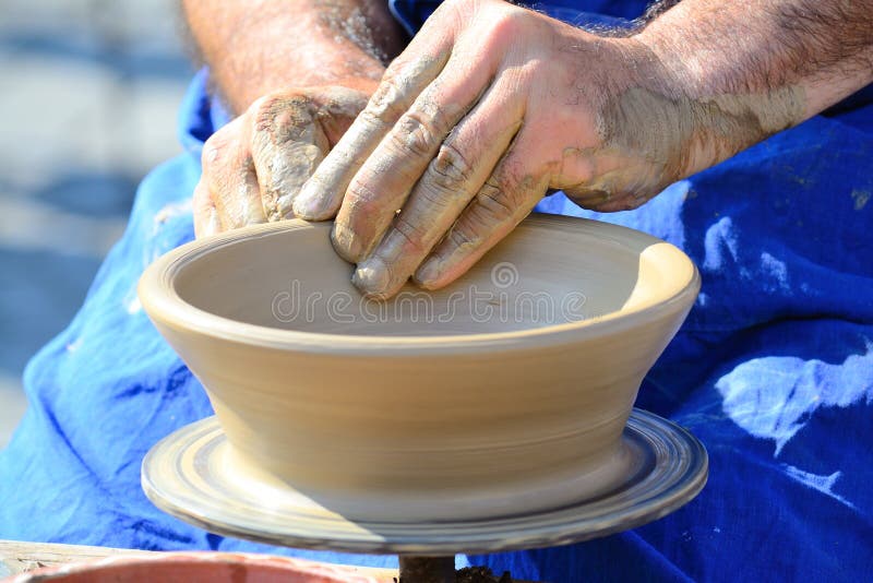 Fonctionnement de potier image stock. Image du commerce - 10101209