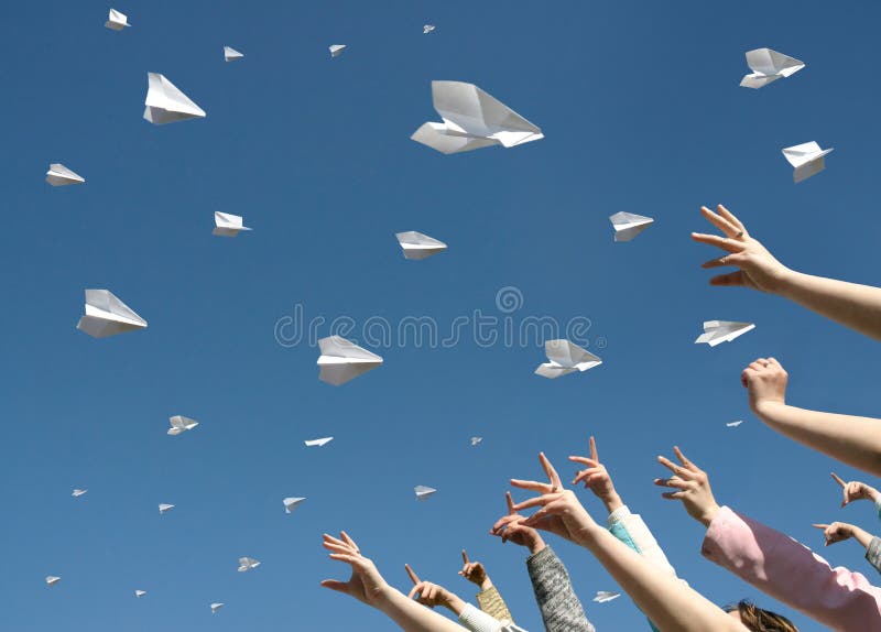 Les Messages Volent Sur Des Avions En Papier Photo stock - Image of ...