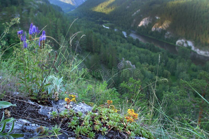 Les Monts Oural du sud photo stock. Image du montagnes - 30785074