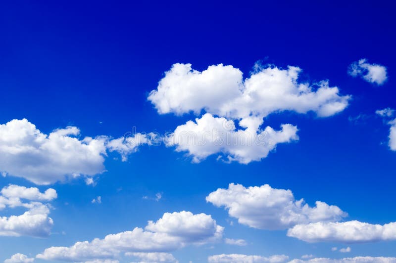 Les nuages de blanc. photo stock. Image du ravissement - 2641806