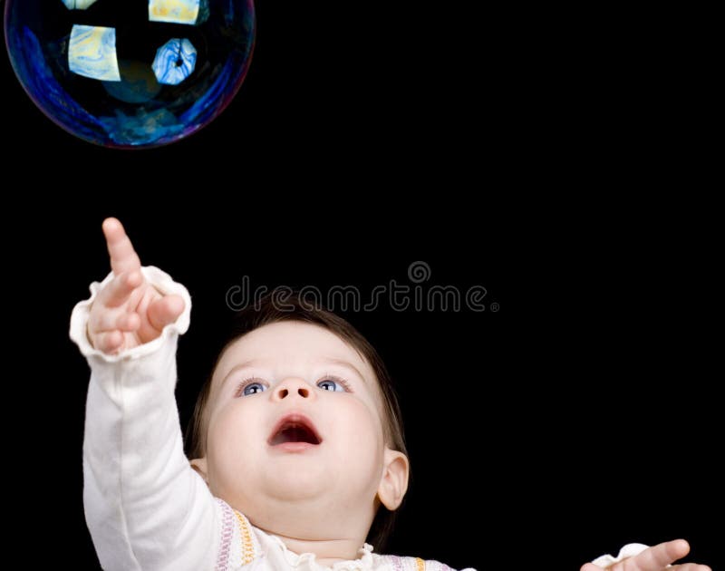 Les Petites Bulles D'enfant Et De Savon Image stock - Image du enfants ...