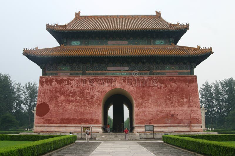 Les tombeaux de Ming image stock. Image du pékin, culture - 2652623