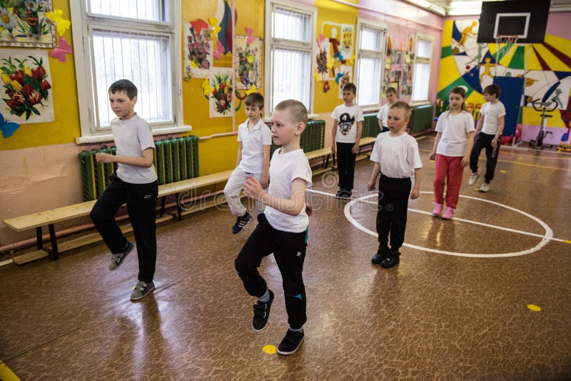 Les Van Lichamelijke Opvoeding Van Kinderen Van Elementaire Rangen ...