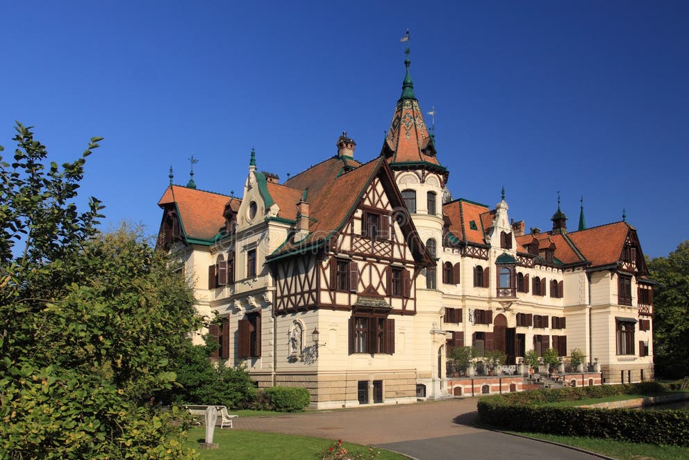 Lesna castle stock image. Image of lesna, tree, chateau - 21502061